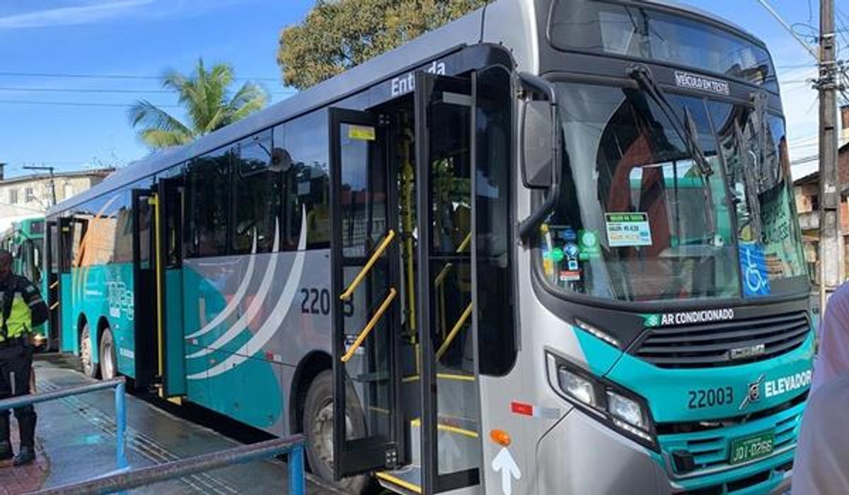 Sistema BRT: ônibus que comporta 99 pessoas começa a ser testado em ...