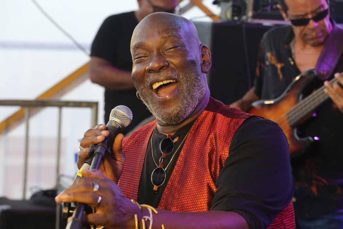 Lazzo Matumbi exalta ancestralidade em show no Pelourinho