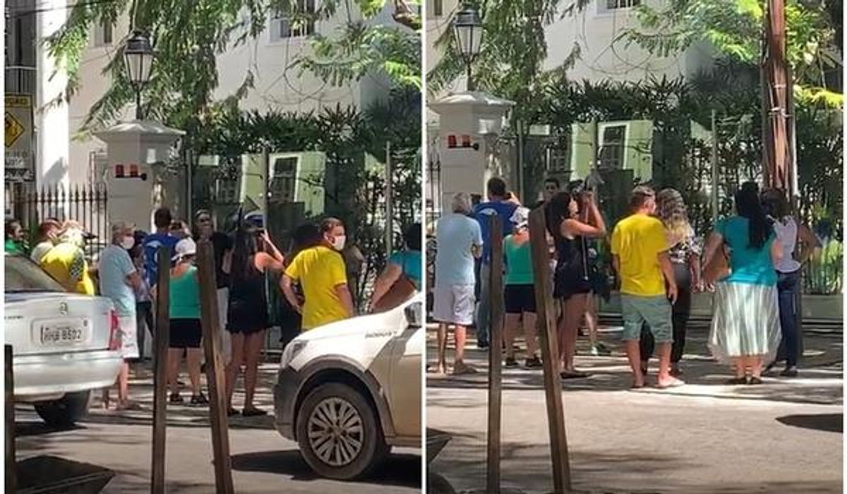 Grupo volta a fazer manifestação na porta do condomínio onde ACM Neto ...